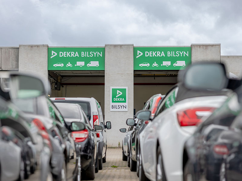 Bilsyn Ringkøbing | Drive-in bilsyn og fantastisk service | DEKRA